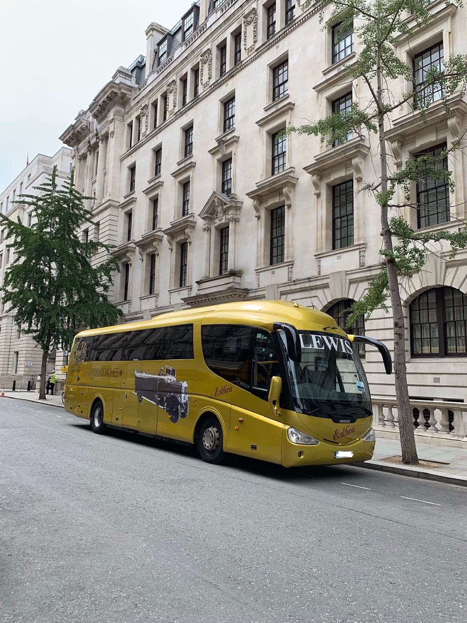 Lewis Coaches | Coach Hire Thamesmead | Minibus Hire Prices Thamesmead